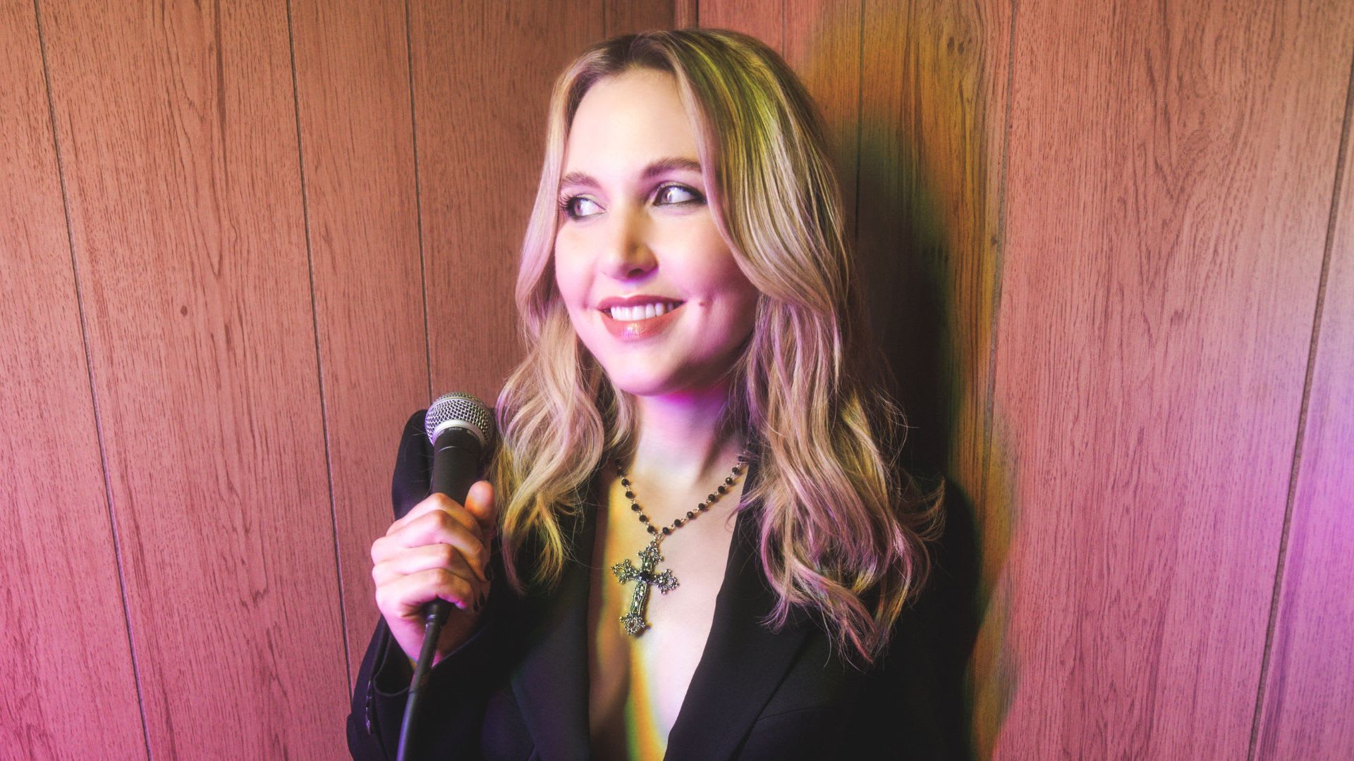 Taylor Tomlinson: The Save Me Tour Tickets | King's Theatre, Glasgow in Glasgow | ATG Tickets